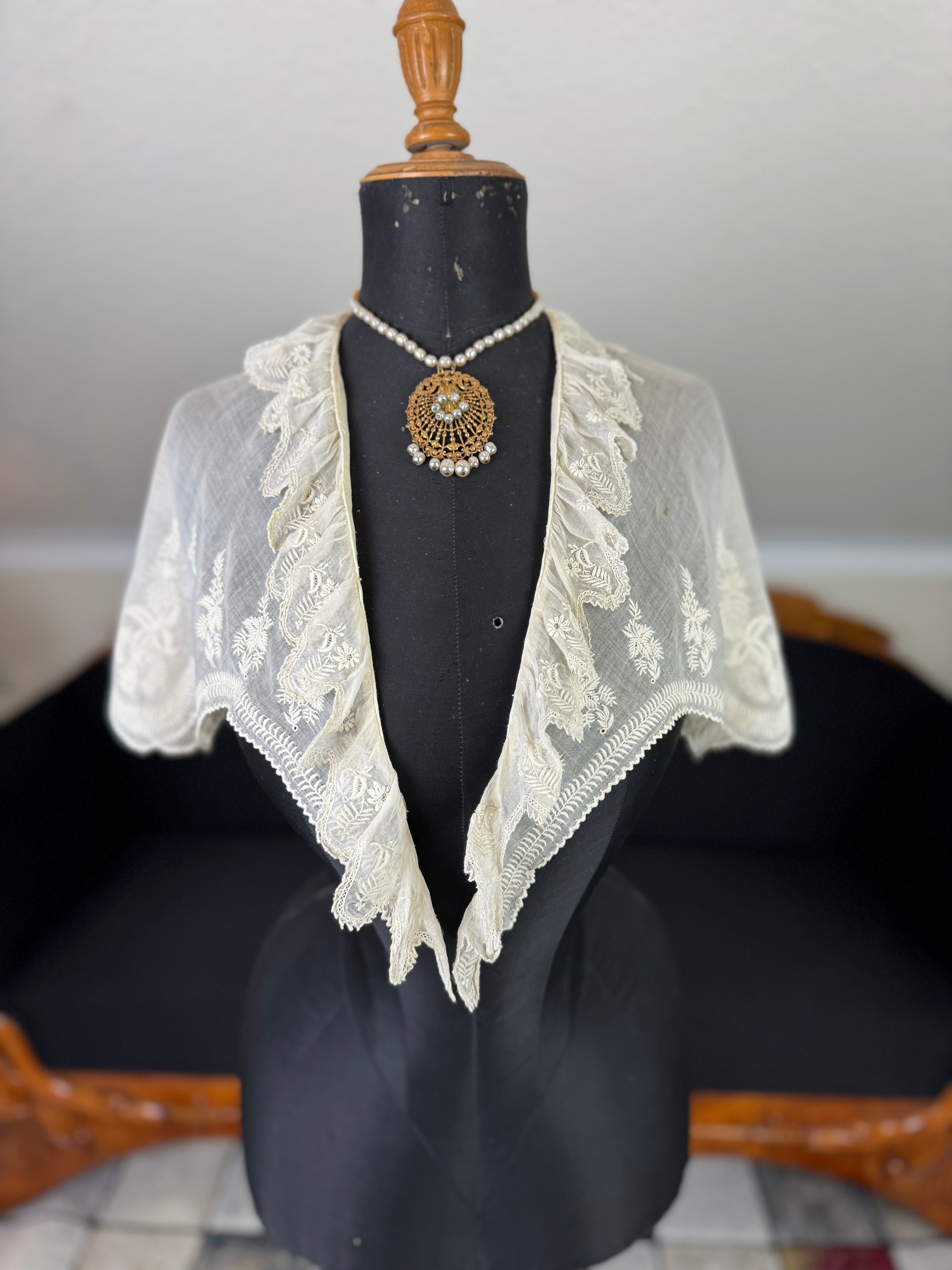 Rococo Ladies' Fichu, England, ca. 1790 – ANTIQUE GOWN