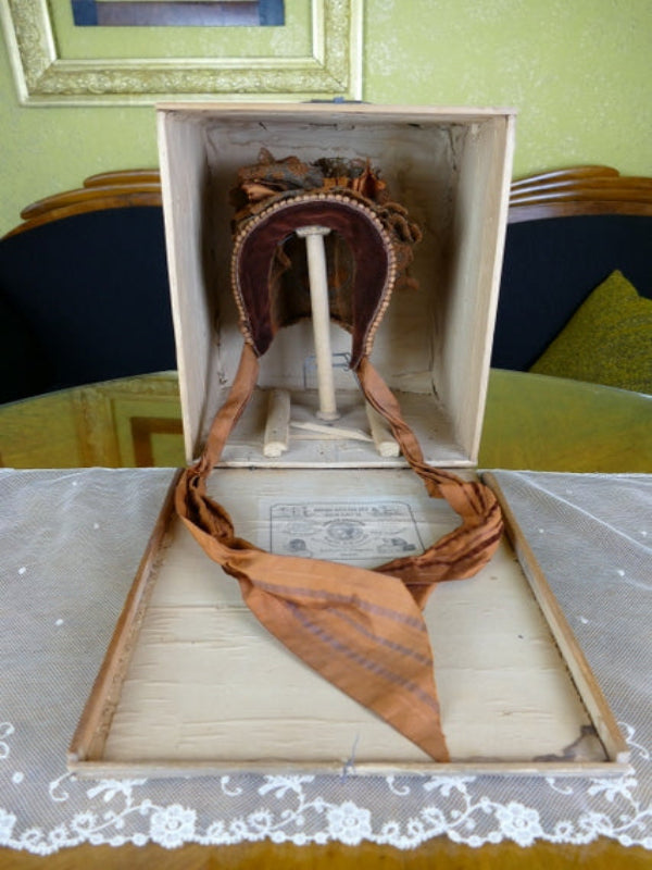 ROQUANCOURT Wooden Box with Bonnet, Paris, ca. 1879 – ANTIQUE GOWN